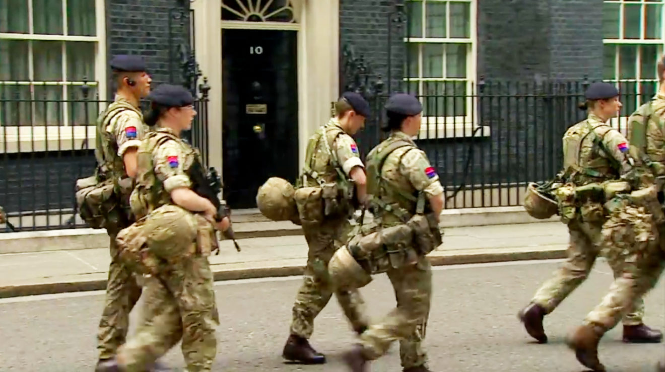"Operation Temperer" - 5,000 UK soldiers are being deployed - "Martial ...
